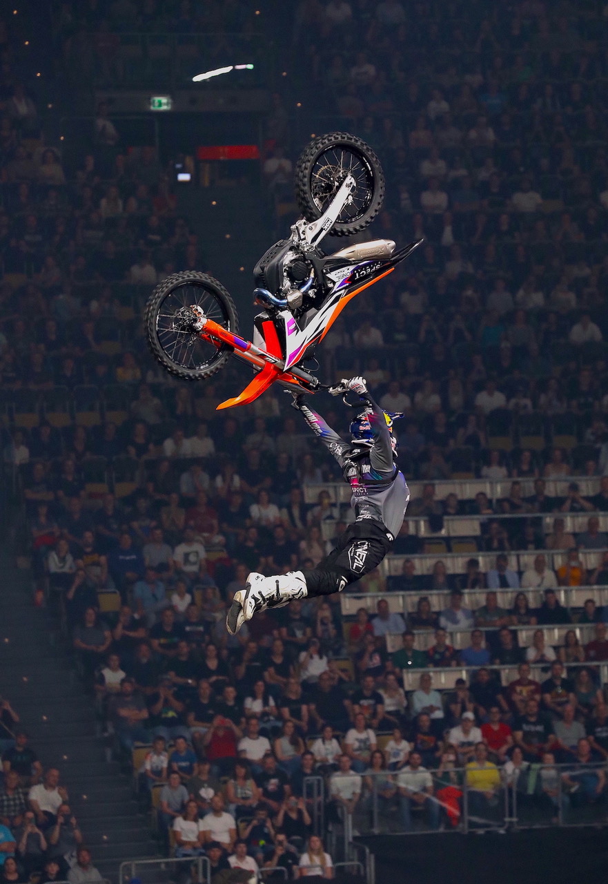Die spektakulärste Freestyle MX Sportserie der Welt stürmt mit Luc ...